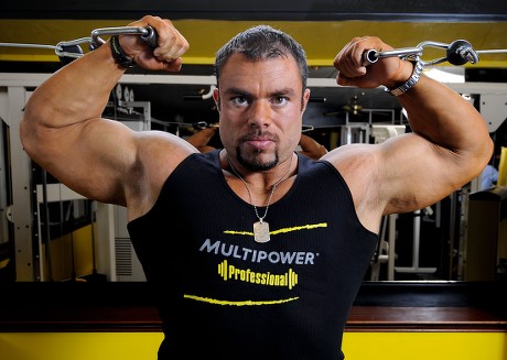 Bodybuilder Daniel Hill Demonstrates Lifting Technique Editorial Stock ...