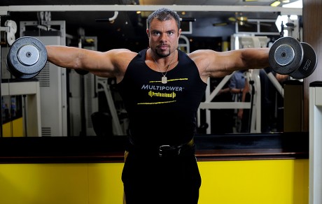 Bodybuilder Daniel Hill Demonstrates Lifting Technique Editorial Stock ...