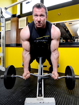 Bodybuilder Gunter Schlierkamp Demonstrates Lifting Technique Editorial ...