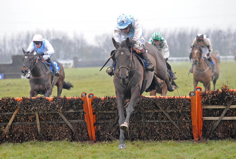 __COUNT__ Huntingdon Races - 27 Jan 2010 Stock Pictures, Editorial ...