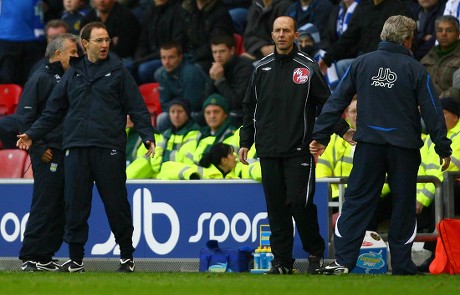 Wigan Athletic V Aston Villa - 26 Oct 2008 Stock Pictures, Editorial ...