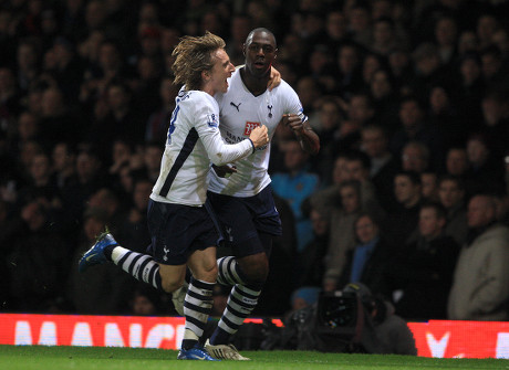 Ledley King Tottenham Hotspur Celebrates Scoring Editorial Stock Photo ...