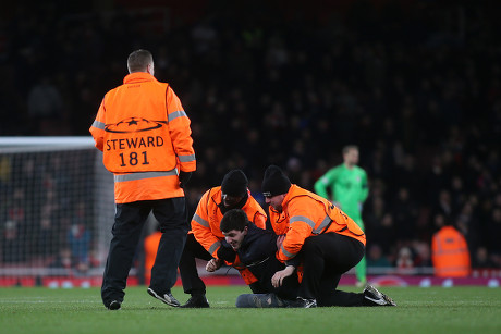 Arsenal Players Walk Towards Referees Assistant Editorial Stock Photo ...