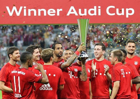 Arturo Vidal Bayern Munich Lifts Winners Editorial Stock Photo - Stock ...