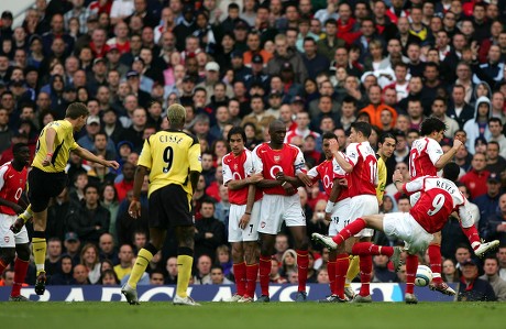 Liverpools Steven Gerrard Takes Free Kick Editorial Stock Photo - Stock ...