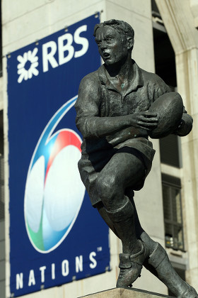 General View Rugby Statue On Outside Editorial Stock Photo - Stock ...