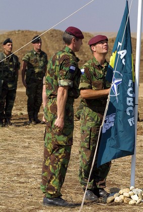 Sko00120011004skopje Macedonia Nato Soldiers Raise Flag Editorial Stock ...