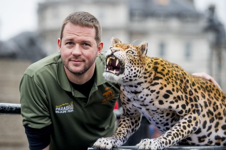 National Geographic Presenter Giles Clark Unveils - Foto de stock de ...