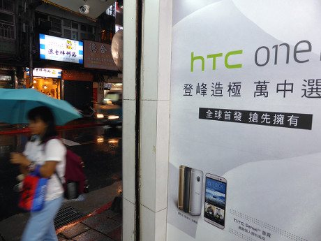 __COUNT__ Taiwan Business Htc Smartphone - Sep 2015 Stock Pictures ...