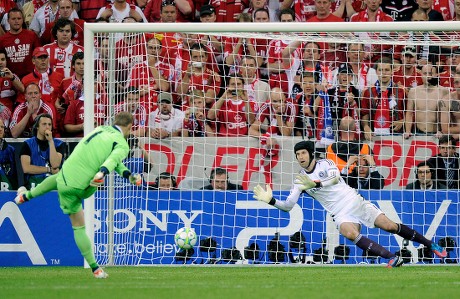 Arjen Robben Bayern Munich Stands Behind Editorial Stock Photo - Stock ...