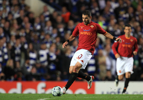 91 Chelsea V Roma - 22 Oct 2008 Stock Pictures, Editorial Images and ...