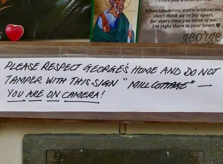 Fans try to remove 'Mill Cottage' sign at George Michael's house ...