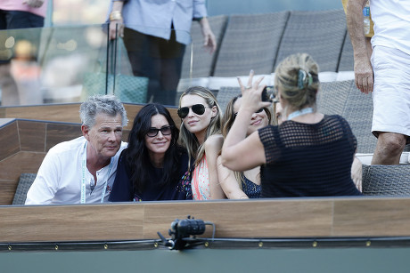 Musicianrecord Producer David Foster Actress Courteney - Foto de stock ...