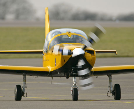 Prince Harry learning to fly a Slingsby Firefly plane at RAF Barkston ...