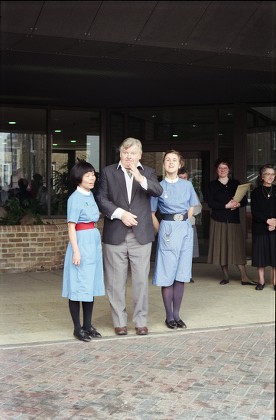 Benny Hill in hospital - 1992 Stock Pictures, Editorial Images and ...