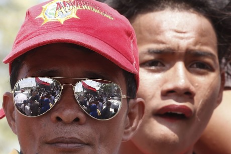 Confrontation Between Filipino Residents Group Selfproclaimed Editorial ...