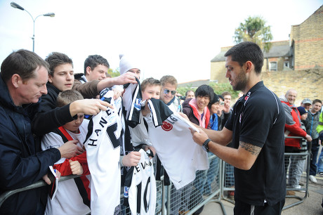 Clint Dempsey Fulham Signs Autographs Fans Editorial Stock Photo ...