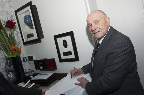 George Cohen Signs Replica Fulham Shirt Editorial Stock Photo - Stock ...