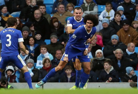 Marouane Fellaini Everton Celebrates Scoring Opening Editorial Stock ...
