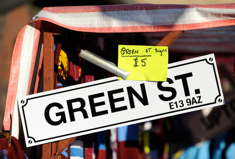 Street Vendor Sells Green Street Sign Editorial Stock Photo - Stock ...