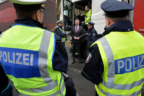 imágenes de Police controls in North Rhine-Westphalia, Cologne, Germany ...