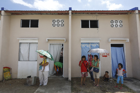 Selfproclaimed Homeless Filipinos Remain Camped Governmentsupervised ...