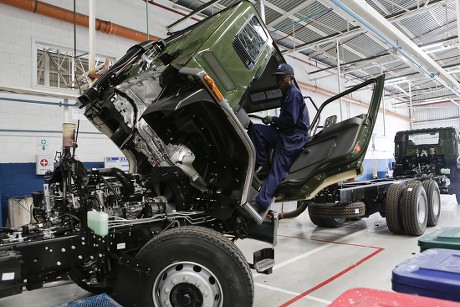 39 General motors truck assembly line Stock Pictures, Editorial Images ...
