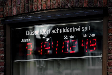 99 Debt clock Stock Pictures, Editorial Images and Stock Photos ...