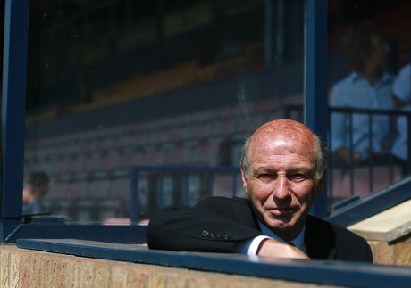 Southend United Goalkeeper Darryl Flahavan Editorial Stock Photo ...