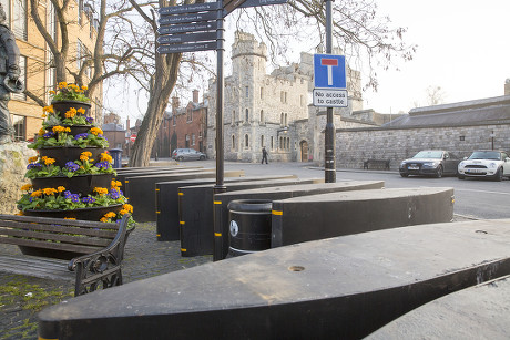 Windsor Castle Protective Barriers Installed Protects Editorial Stock ...