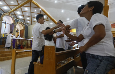 Filipinos 2r Who Have Completed Communitybased Editorial Stock Photo ...