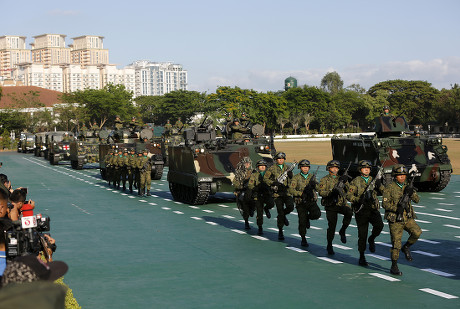 500 Filipino soldiers march Stock Pictures, Editorial Images and Stock ...
