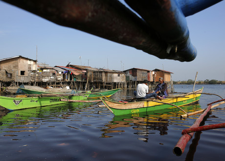Filipino Fishermen Arrange Fishnet Fishing Village Editorial Stock ...