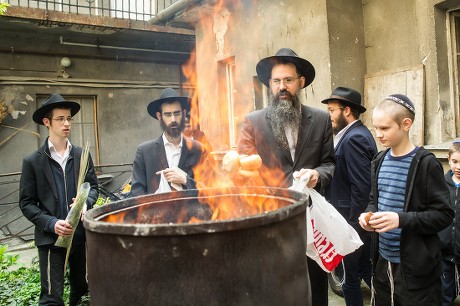 Hungarian Hasidic Jewish Men Boys Read Editorial Stock Photo - Stock ...
