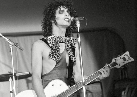 __COUNT__ imágenes de New York Dolls in concert at Biba's Rainbow Room ...