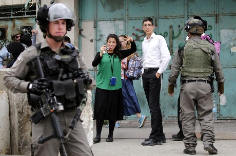 Israeli Soldiers Stand Guard Orthodox Jewish Editorial Stock Photo ...