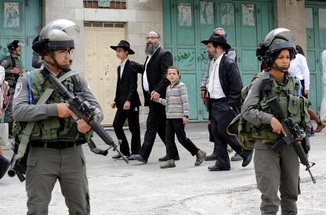 Israeli Soldiers Stand Guard Orthodox Jewish Editorial Stock Photo ...