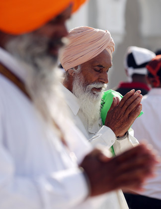 Sikh Devotees Pray Golden Temple Holiest Editorial Stock Photo - Stock ...