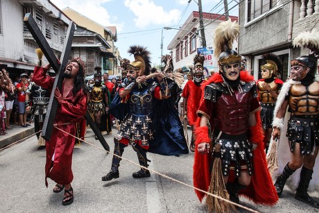 Filipino Portraying Jesus Christ L Carries Editorial Stock Photo ...