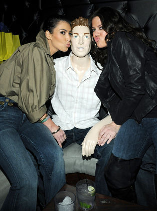 __COUNT__ imágenes de Kim and Khloe Kardashian and Maria Menounos Party ...