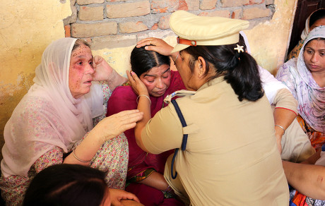 __COUNT__ imágenes de Killed Indian troopers cremation at village ...