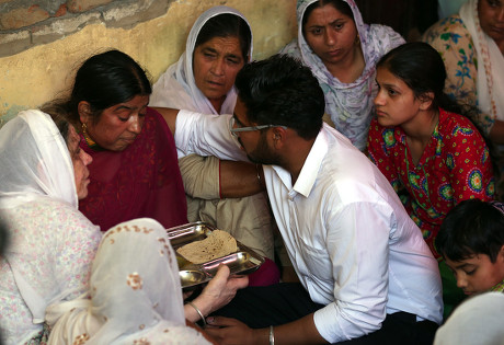 __COUNT__ imágenes de Killed Indian troopers cremation at village ...