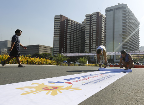 Filipino Workers Unfurl Banner Vicinity Association Editorial Stock ...