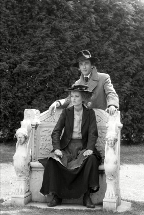 Twiggy Eliza Doolittle Robert Powell Professor Editorial Stock Photo ...