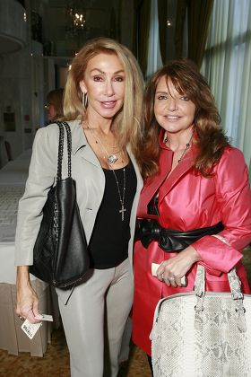 Linda Thompson Wanda Mcdaniel Editorial Stock Photo - Stock Image ...