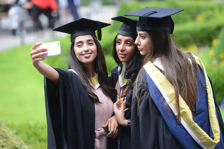 Regents University Londongraduation Ceremony Students Graduate ...