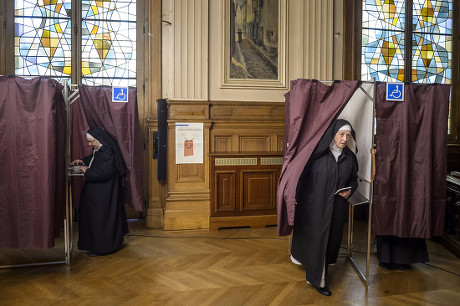 Nuns Benedictine Sisters De Montmartre Polling Editorial Stock Photo ...