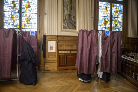 Nuns Benedictine Sisters De Montmartre Polling Editorial Stock Photo ...