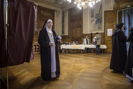 Nuns Benedictine Sisters De Montmartre Polling Editorial Stock Photo ...