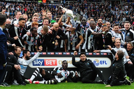 Newcastle United Players Celebrate Championship Trophy Editorial Stock ...